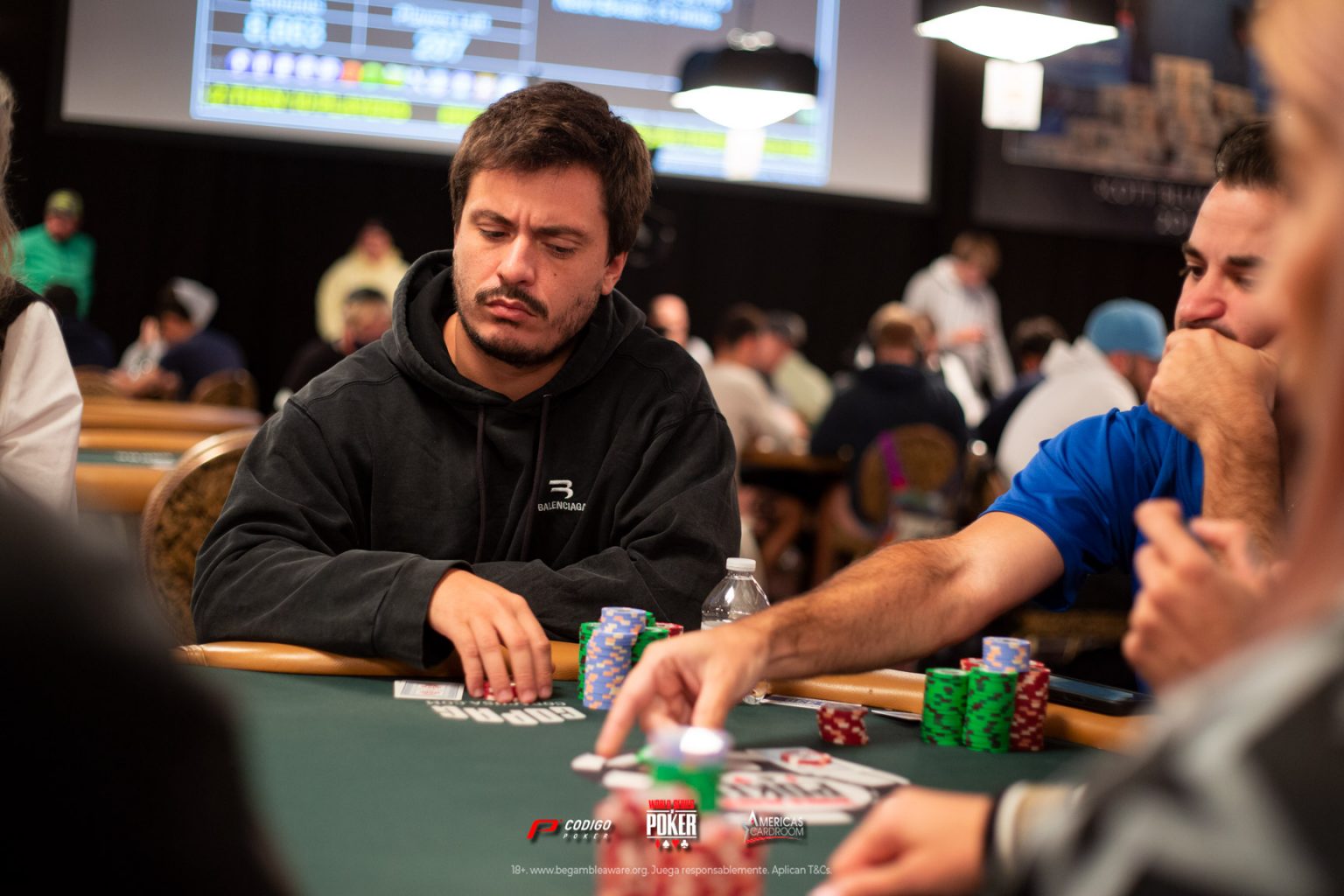 Papo, entre los líderes, comanda a los latinos en el WSOP Main Event