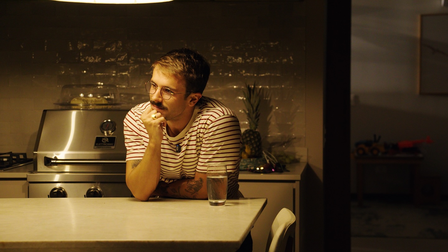 La nueva faceta de Yuri Martins como cantante - Codigo Poker