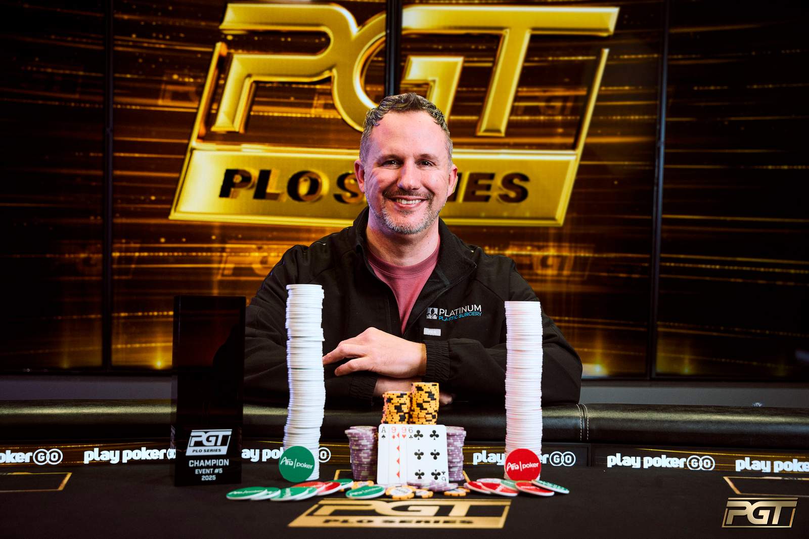 En Vez De En El Quirófano, Christopher Costa Operó Con éxito En El PGT