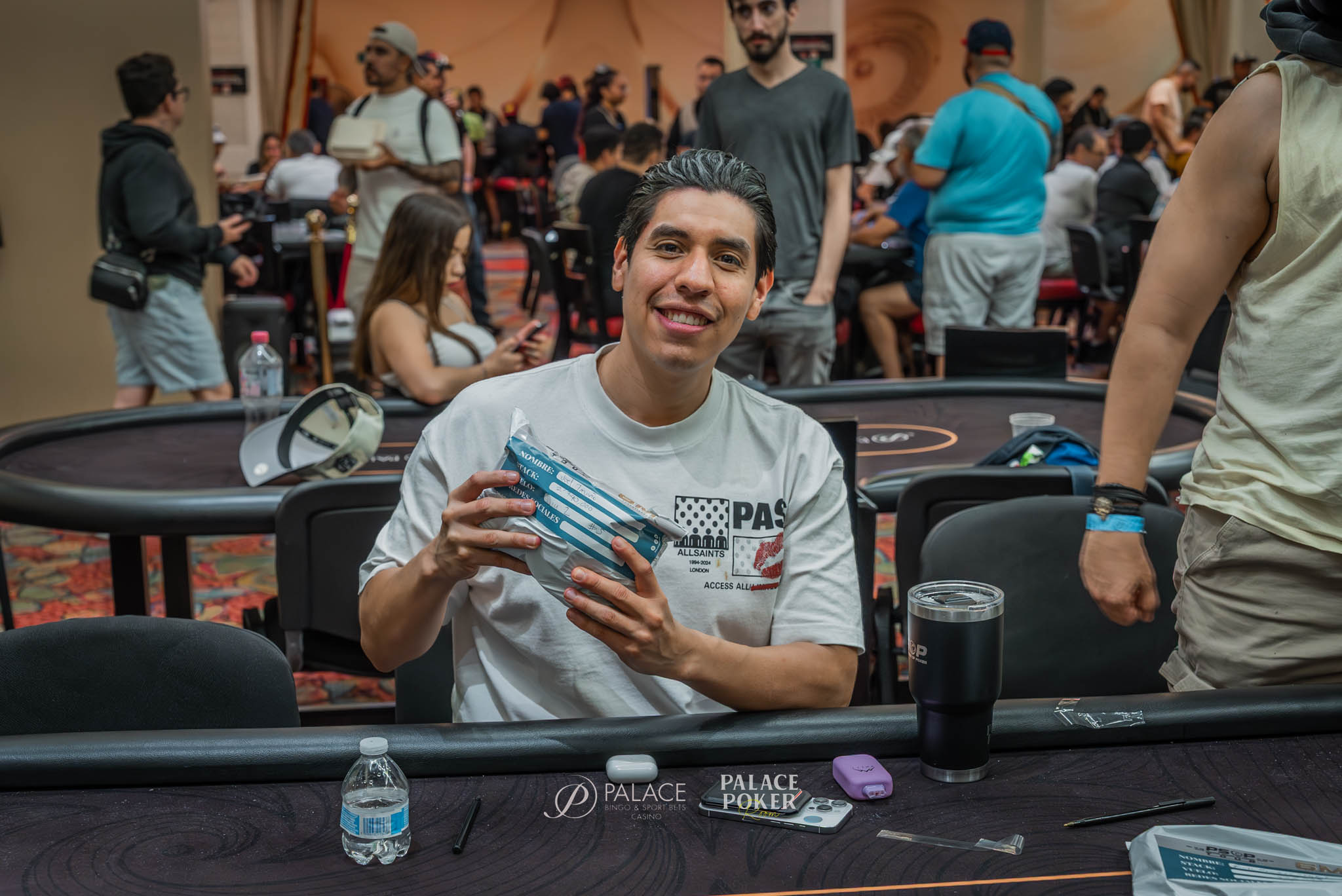 ¡A Joel Treviño no lo frenó nadie! Lidera mesa final del High Roller