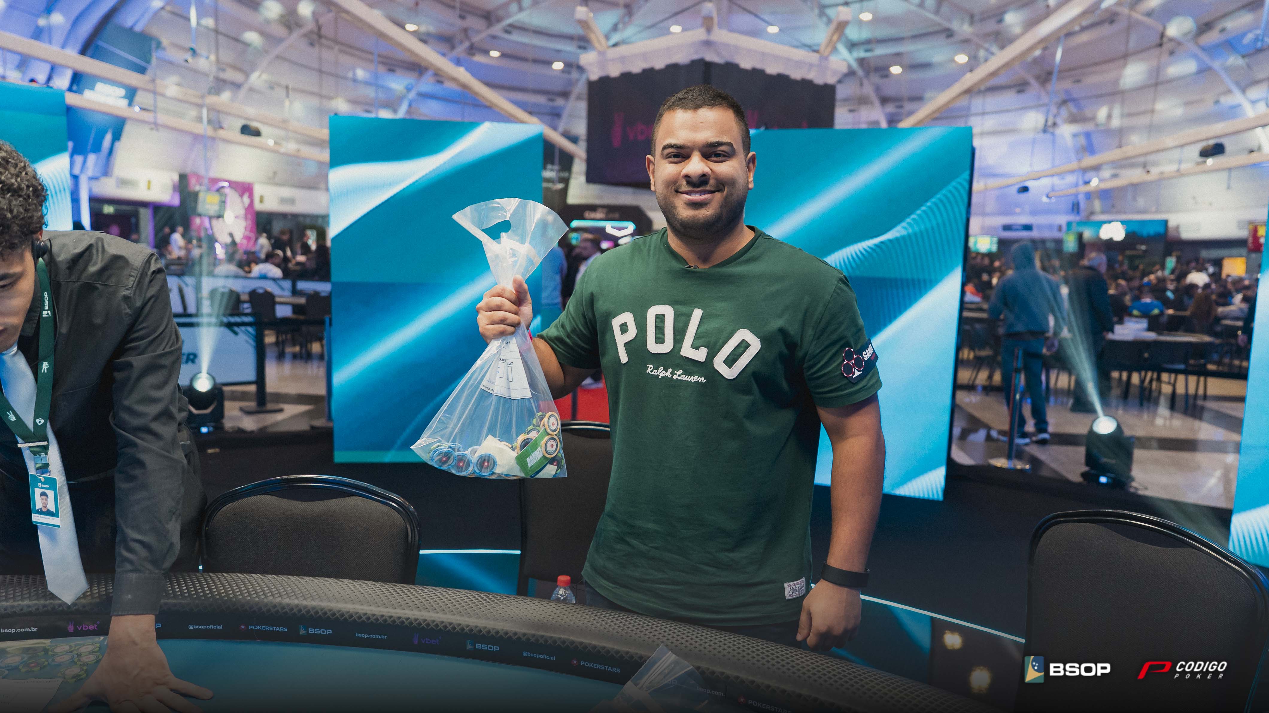 Gabriel Tavares está na decisão do $2.650 Main Event da OSS