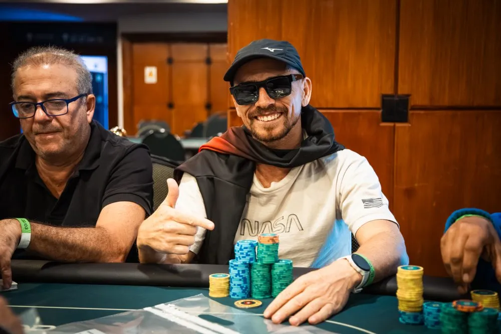 Roger Ruivo larga na frente no Grand High Roller do BSOP SP
